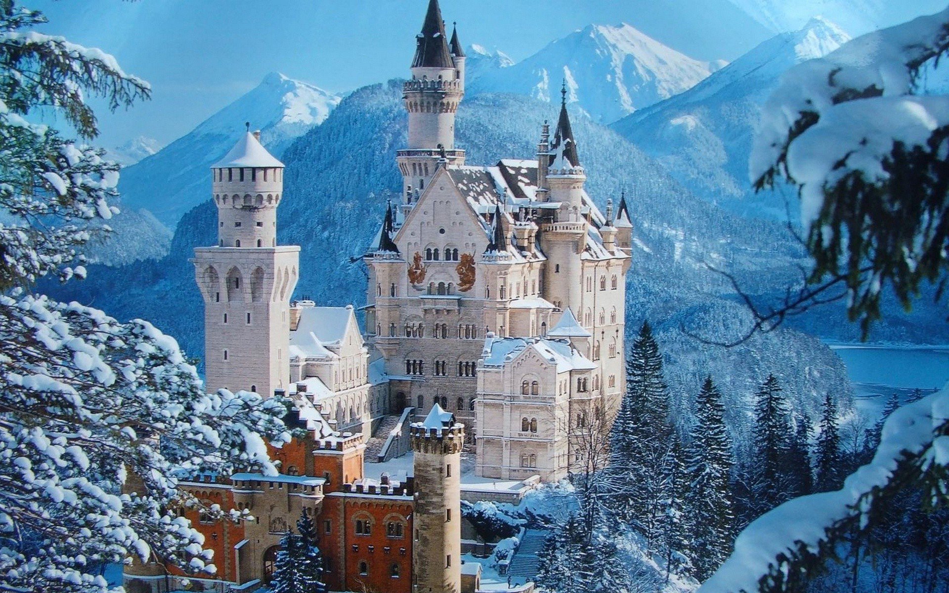 Top 10 Most Awesome Castles In The World Top 10 Most Awesome Castles In The World